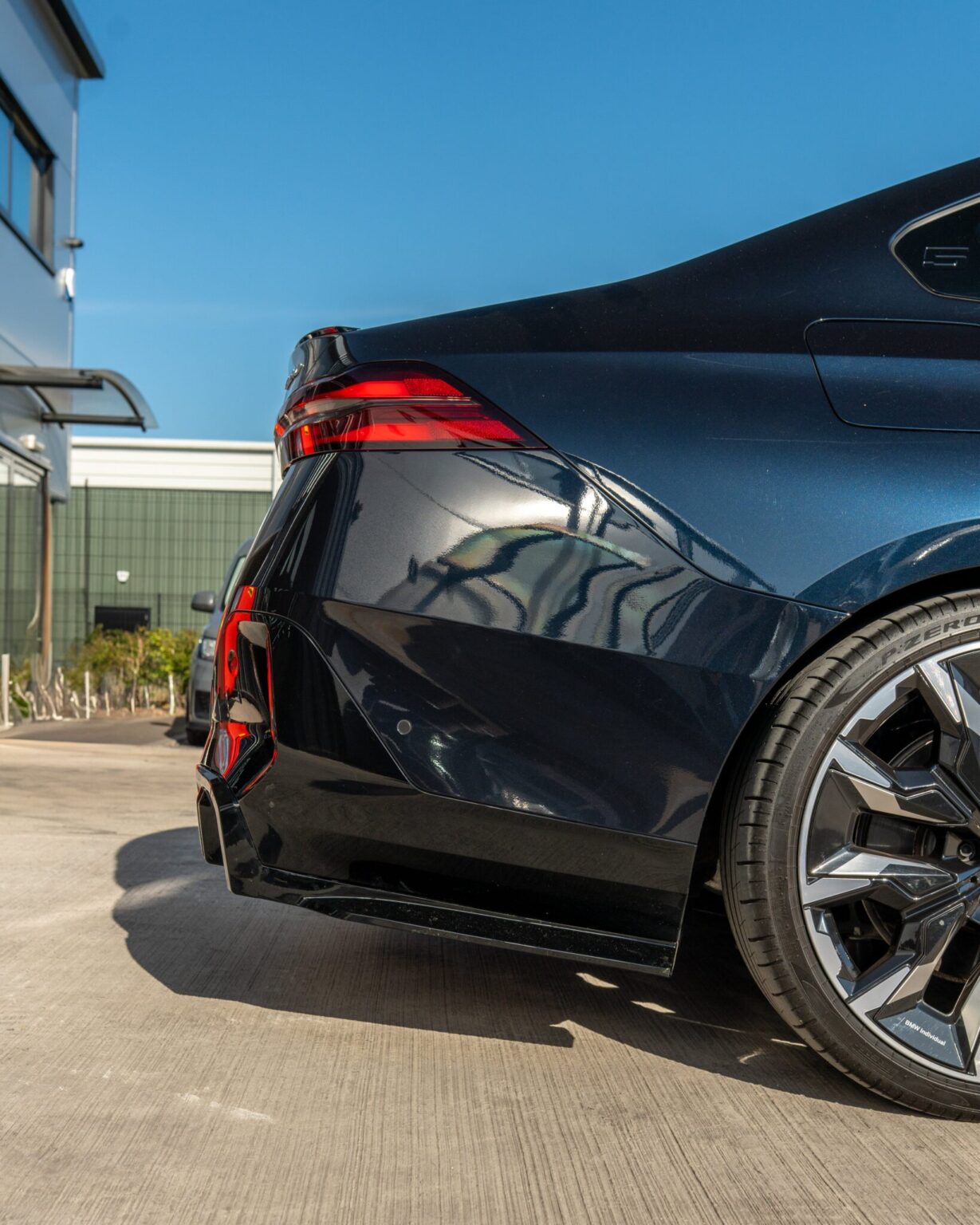 BMW 5 SERIES G60 & i5 2023+ GLOSS BLACK DIFFUSER - Mod Central