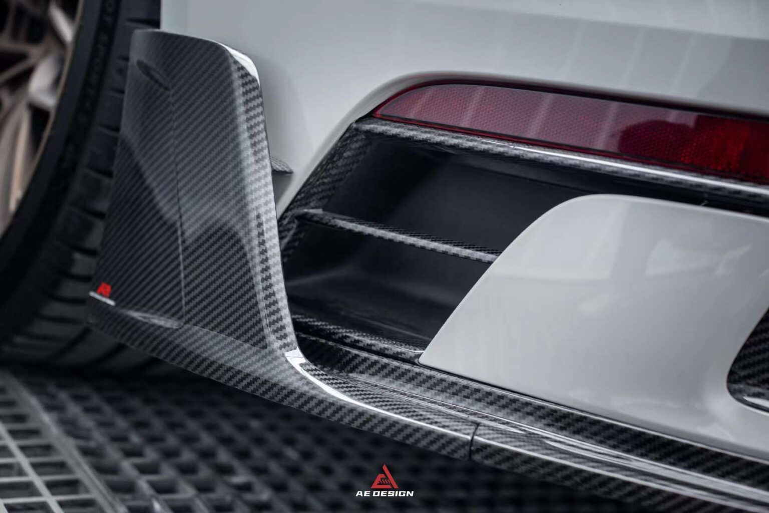AE DESIGN - PORSCHE CARRERA 911 992 DRY CARBON FIBRE LED REAR DIFFUSER ...